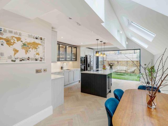 4 bedroom terraced house for sale