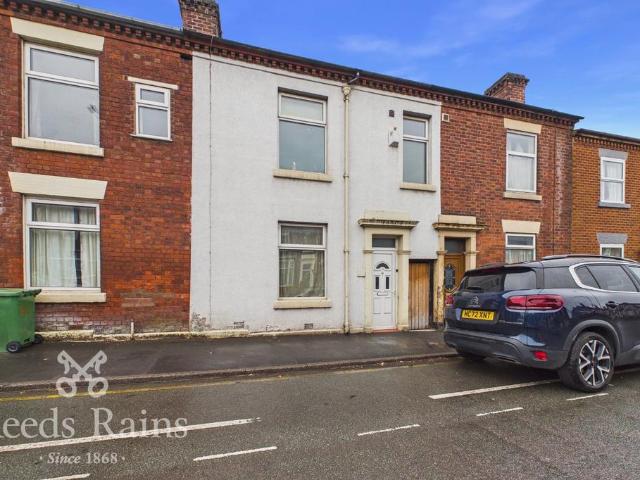 4 bedroom terraced house for sale