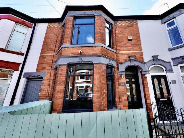 4 bedroom terraced house for sale