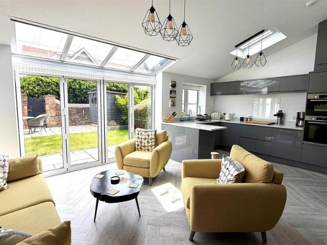 4 bedroom terraced house for sale