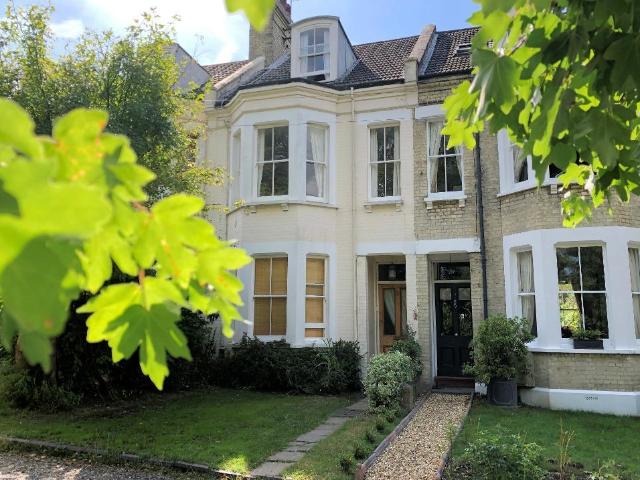 4 bedroom terraced house for sale