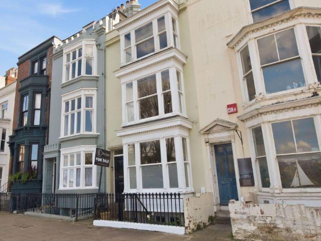 4 bedroom terraced house for sale