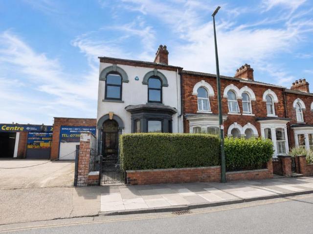 4 bedroom terraced house for sale
