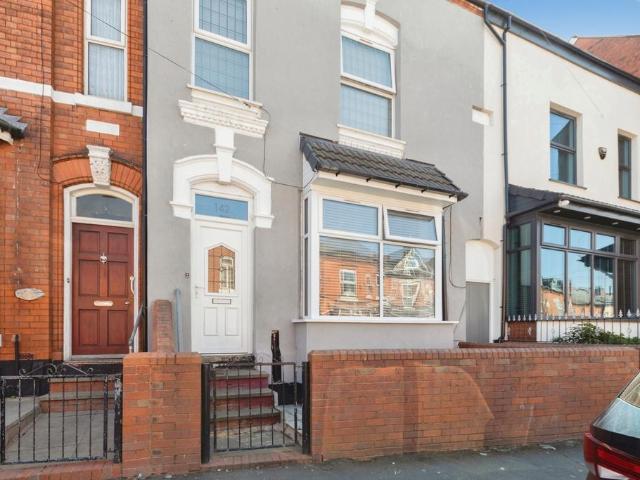 4 bedroom terraced house for sale