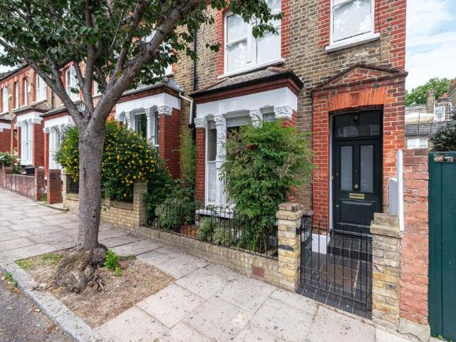 4 bedroom terraced house for sale