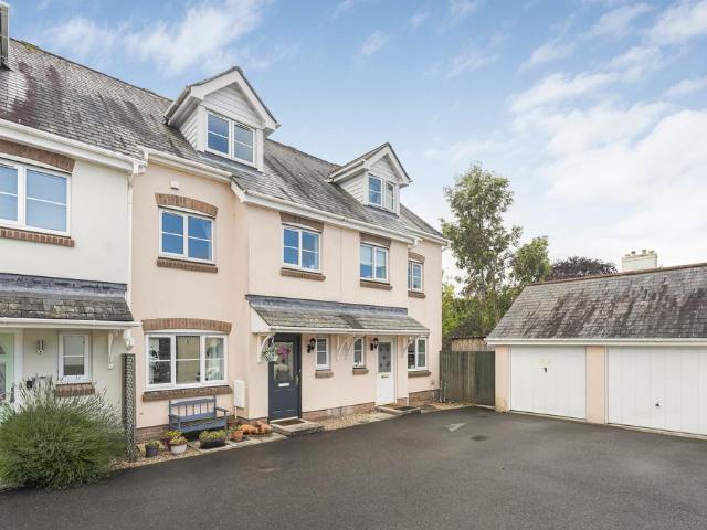 4 bedroom terraced house for sale