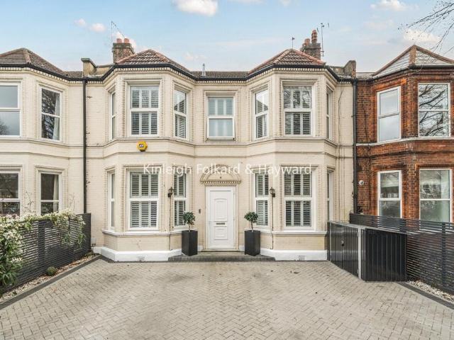 4 bedroom terraced house for sale