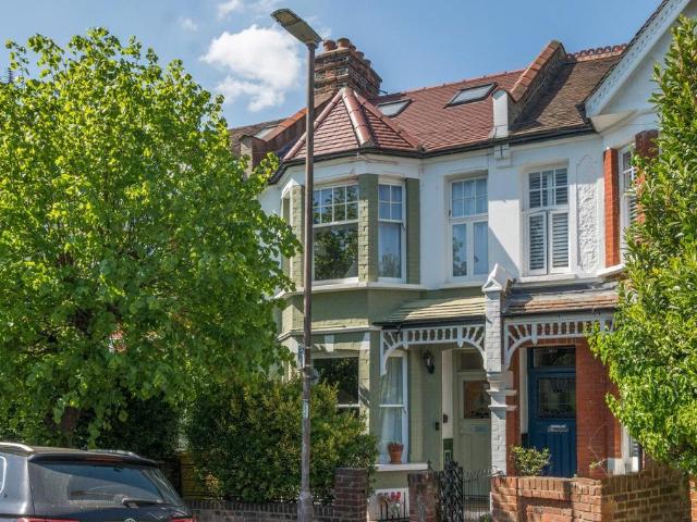 4 bedroom terraced house for sale
