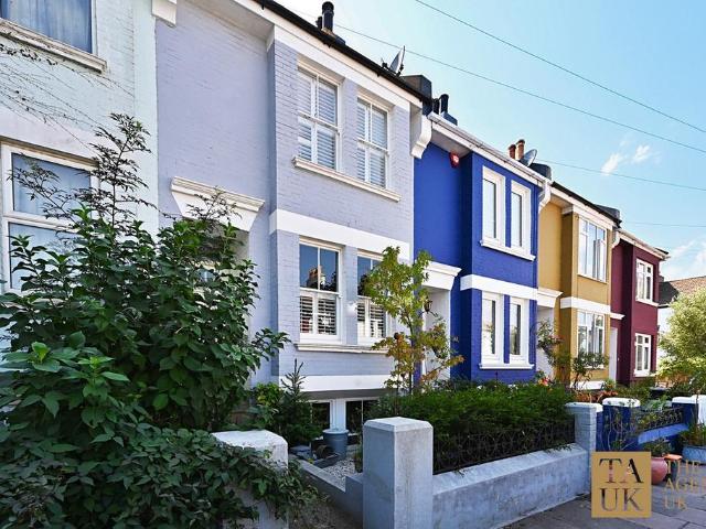4 bedroom terraced house for sale