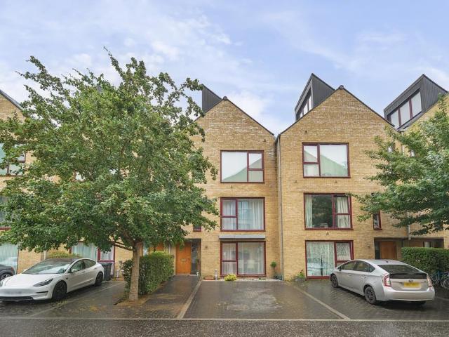4 bedroom terraced house for sale