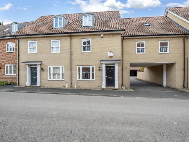 4 bedroom terraced house for sale