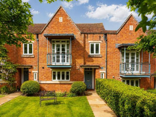 4 bedroom terraced house for sale