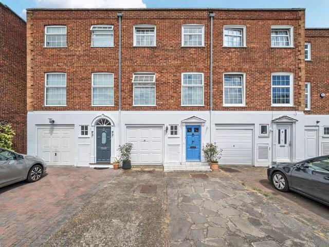 4 bedroom terraced house for sale