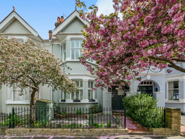 4 bedroom terraced house for sale