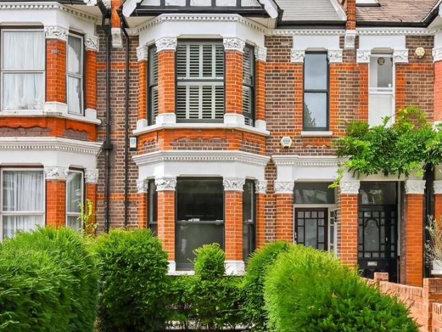 4 bedroom terraced house for sale