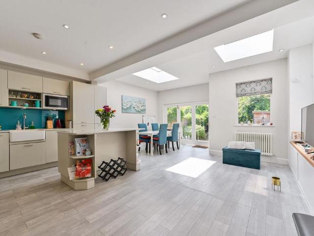 4 bedroom terraced house for sale