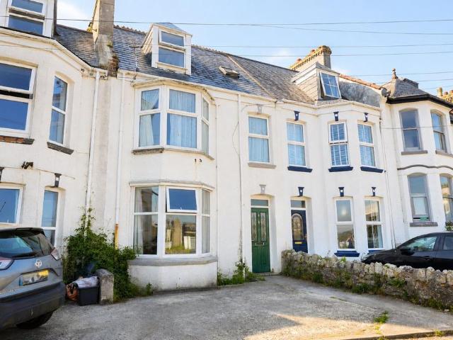 4 bedroom terraced house for sale