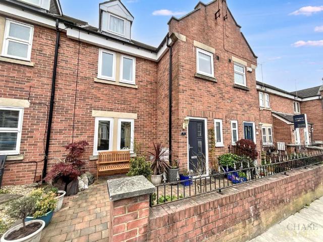 4 bedroom terraced house for sale