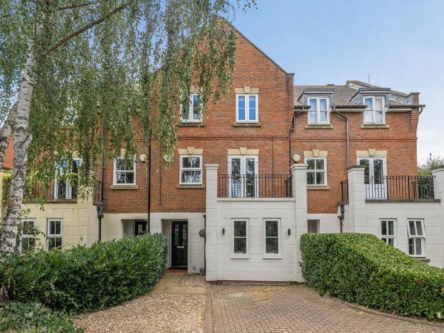 4 bedroom terraced house for sale