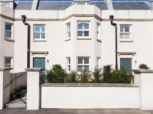 4 bedroom terraced house for sale