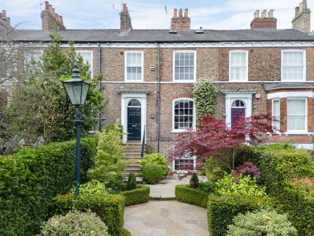 4 bedroom terraced house for sale