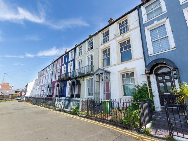 4 bedroom terraced house for sale