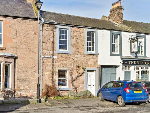 4 bedroom terraced house for sale