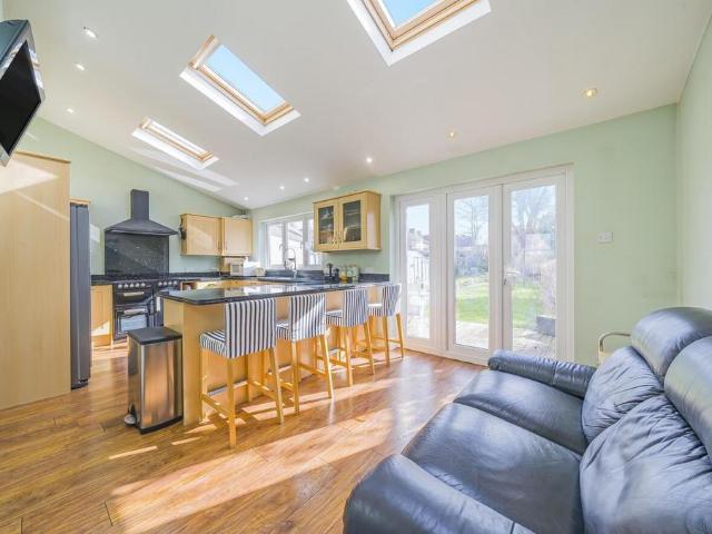 4 bedroom terraced house for sale