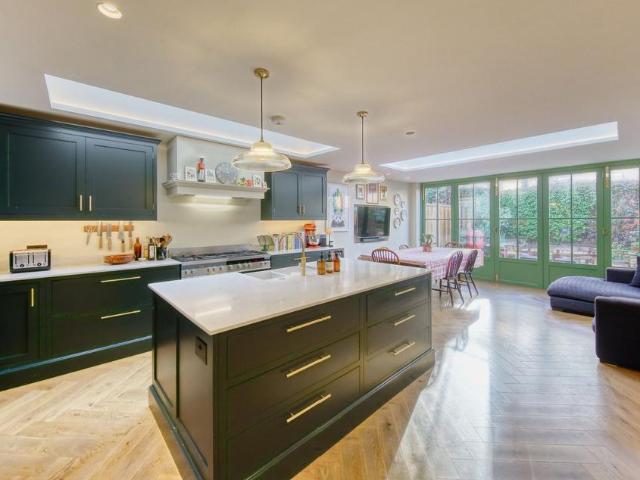 4 bedroom terraced house for sale