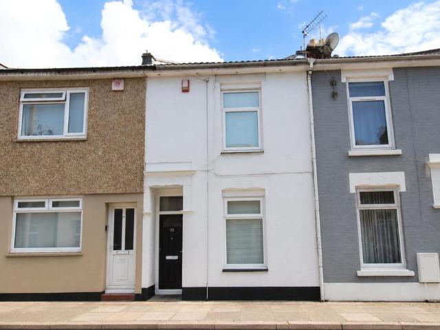 4 bedroom terraced house for sale