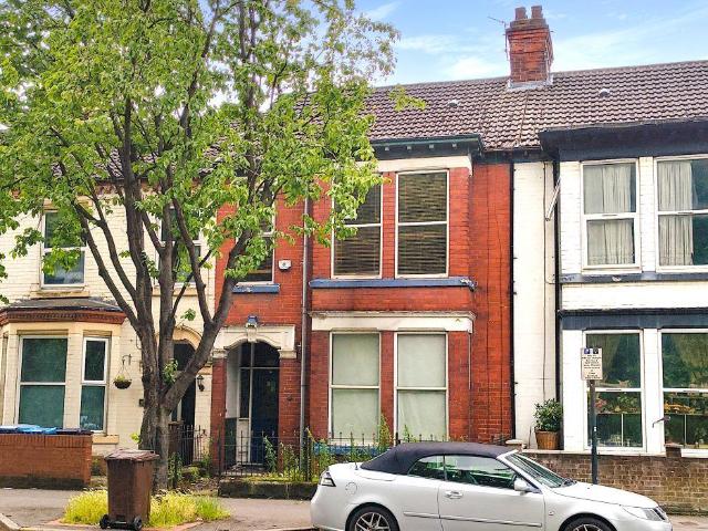 4 bedroom terraced house for sale