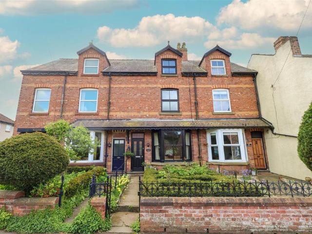 4 bedroom terraced house for sale