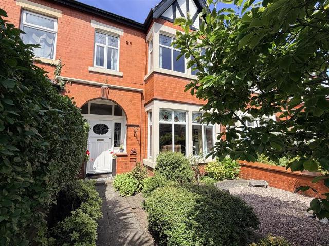4 bedroom terraced house for sale