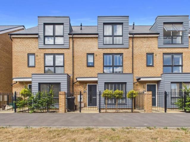 4 bedroom terraced house for sale