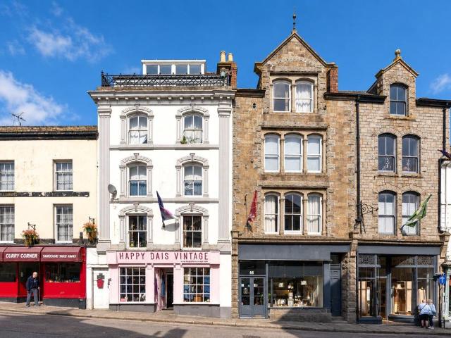 4 bedroom terraced house for sale