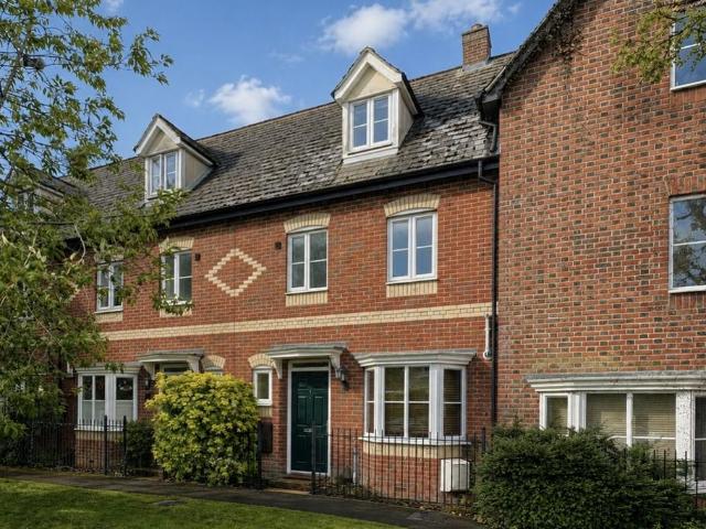 4 bedroom terraced house for sale
