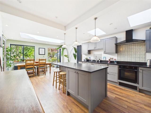 4 bedroom terraced house for sale