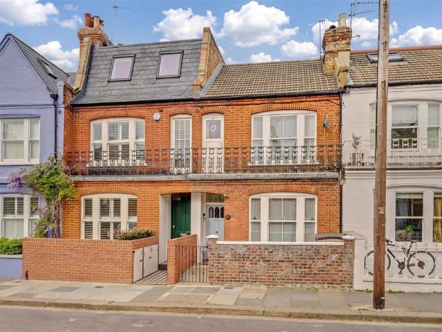 4 bedroom terraced house for sale