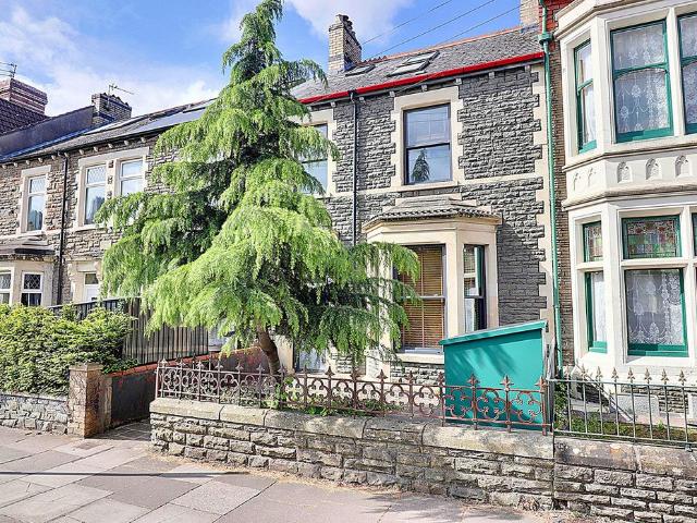 4 bedroom terraced house for sale