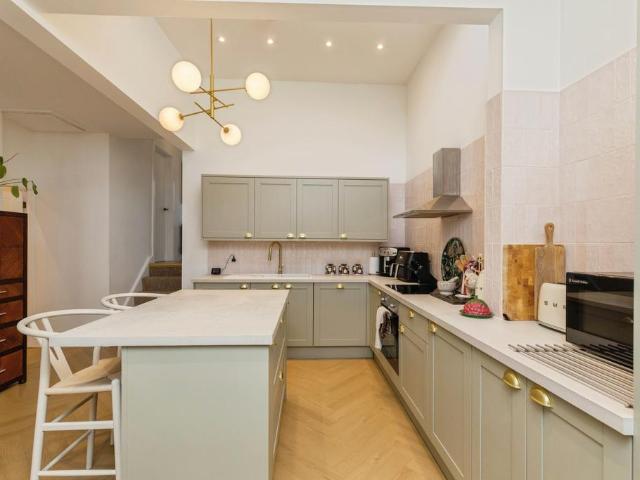 4 bedroom terraced house for sale