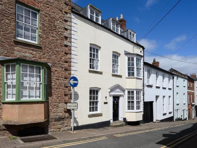 4 bedroom terraced house for sale