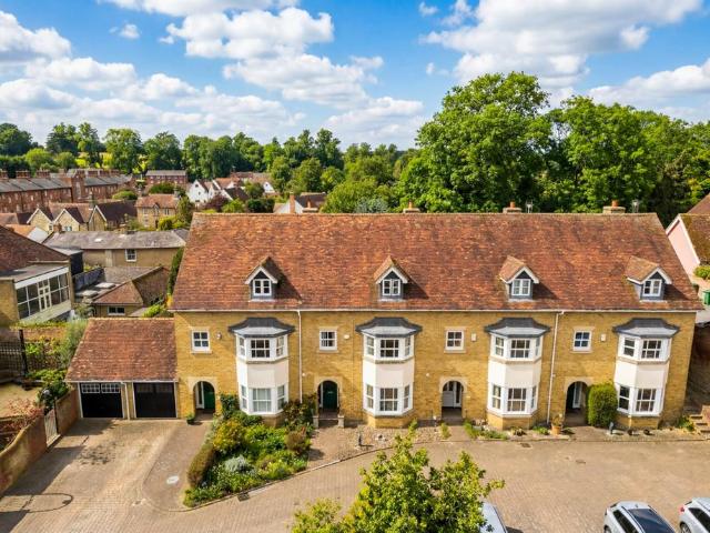 4 bedroom terraced house for sale