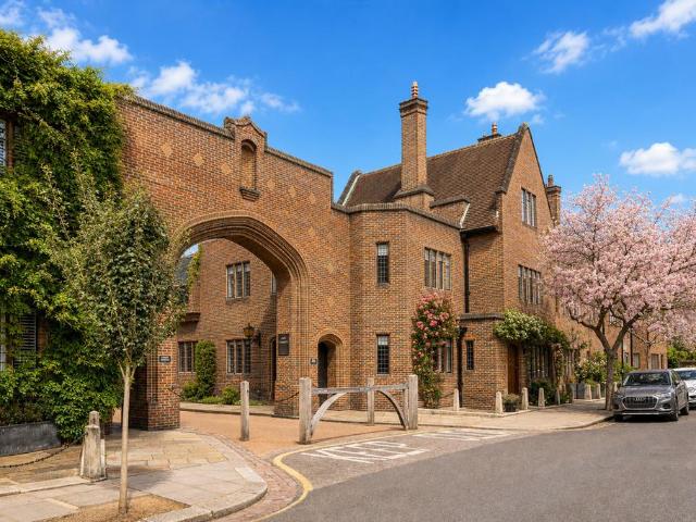 4 bedroom terraced house for sale