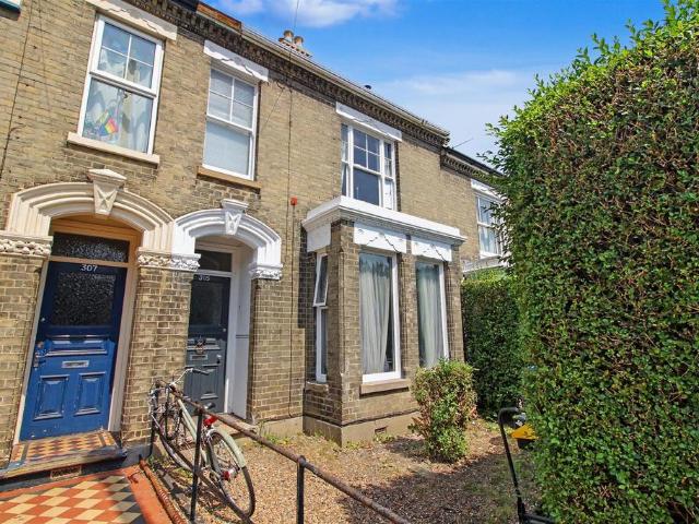 4 bedroom terraced house for sale