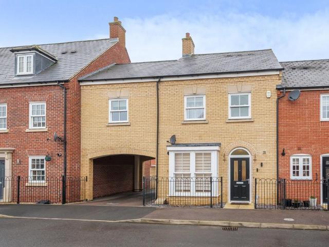 4 bedroom terraced house for sale