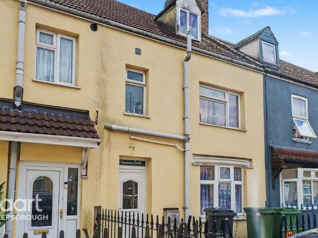 4 bedroom terraced house for sale