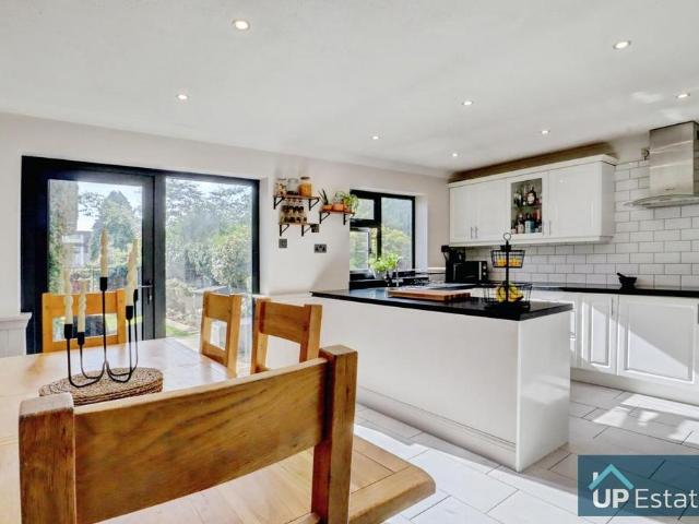 4 bedroom terraced house for sale