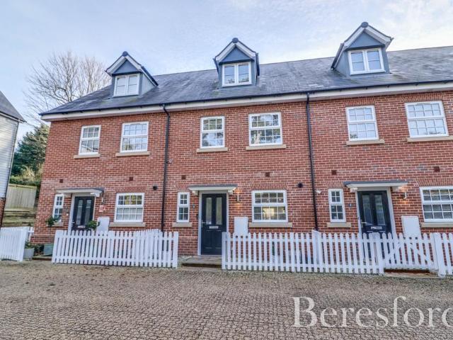 4 bedroom terraced house for sale