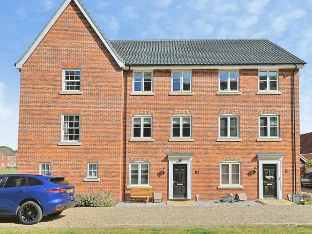 4 bedroom terraced house for sale