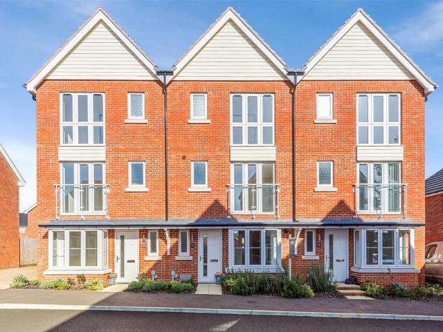 4 bedroom terraced house for sale